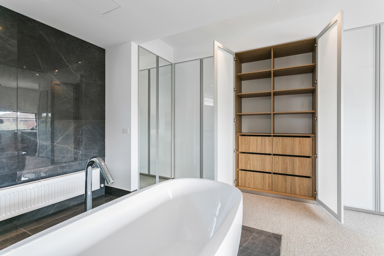 The Crescent Display - Projects - polytec