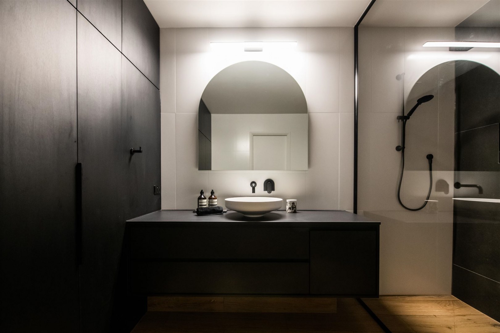 Port Melbourne Bathroom/Laundry - Projects - polytec