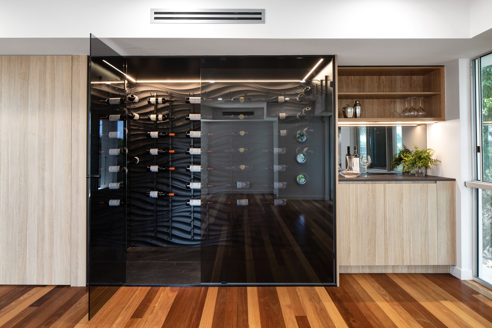 Kingfisher Bar - Projects - polytec