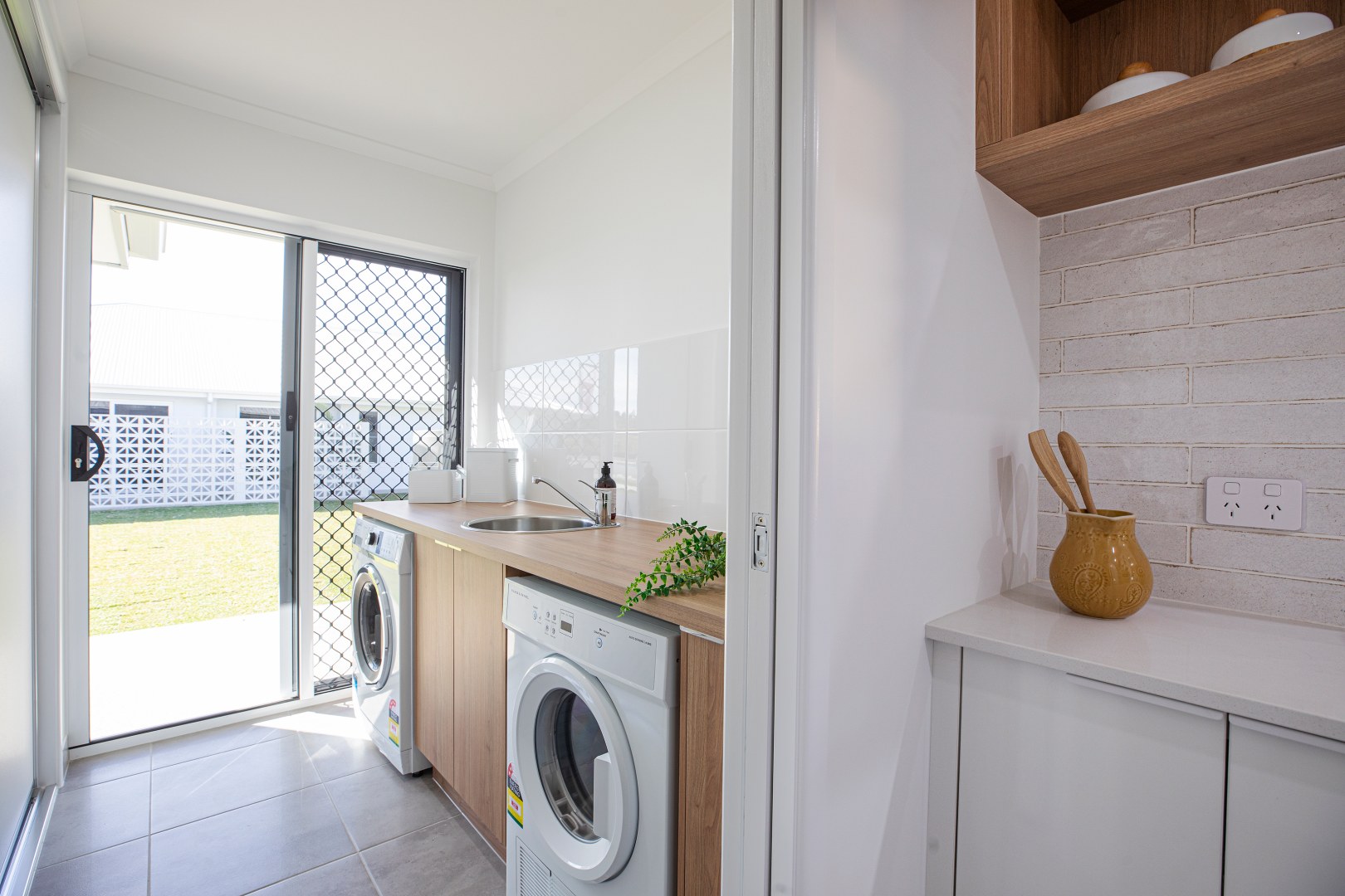 Stradbroke 230 display home - Projects - polytec